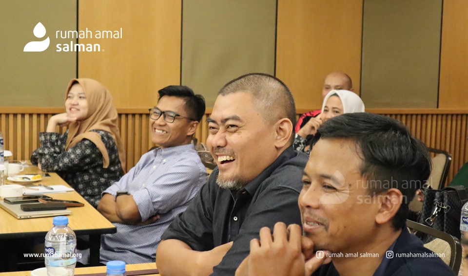 KemenkopUKM Gandeng Rumah Amal Salman dan Kataliz Dorong Pelaku UKM ... KemenkopUKM Gandeng Rumah Amal Salman dan Kataliz Dorong Pelaku UKM ...